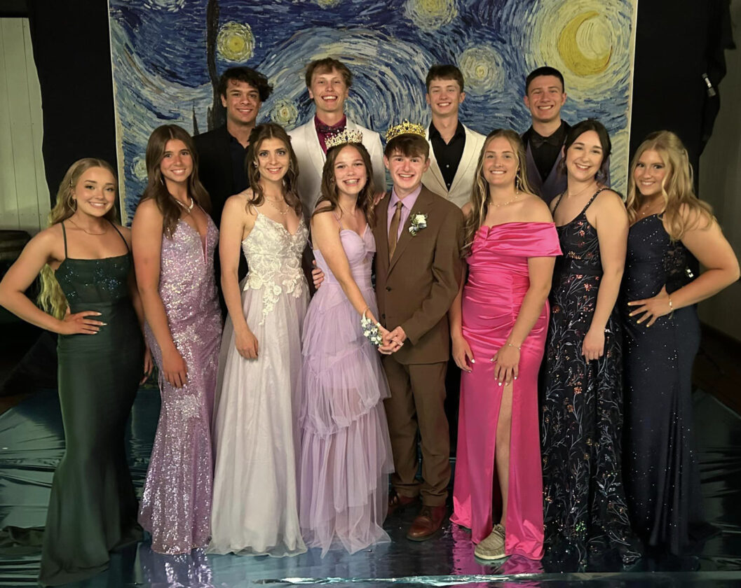 Tonganoxie celebrates prom | News, Sports, Jobs - The Mirror